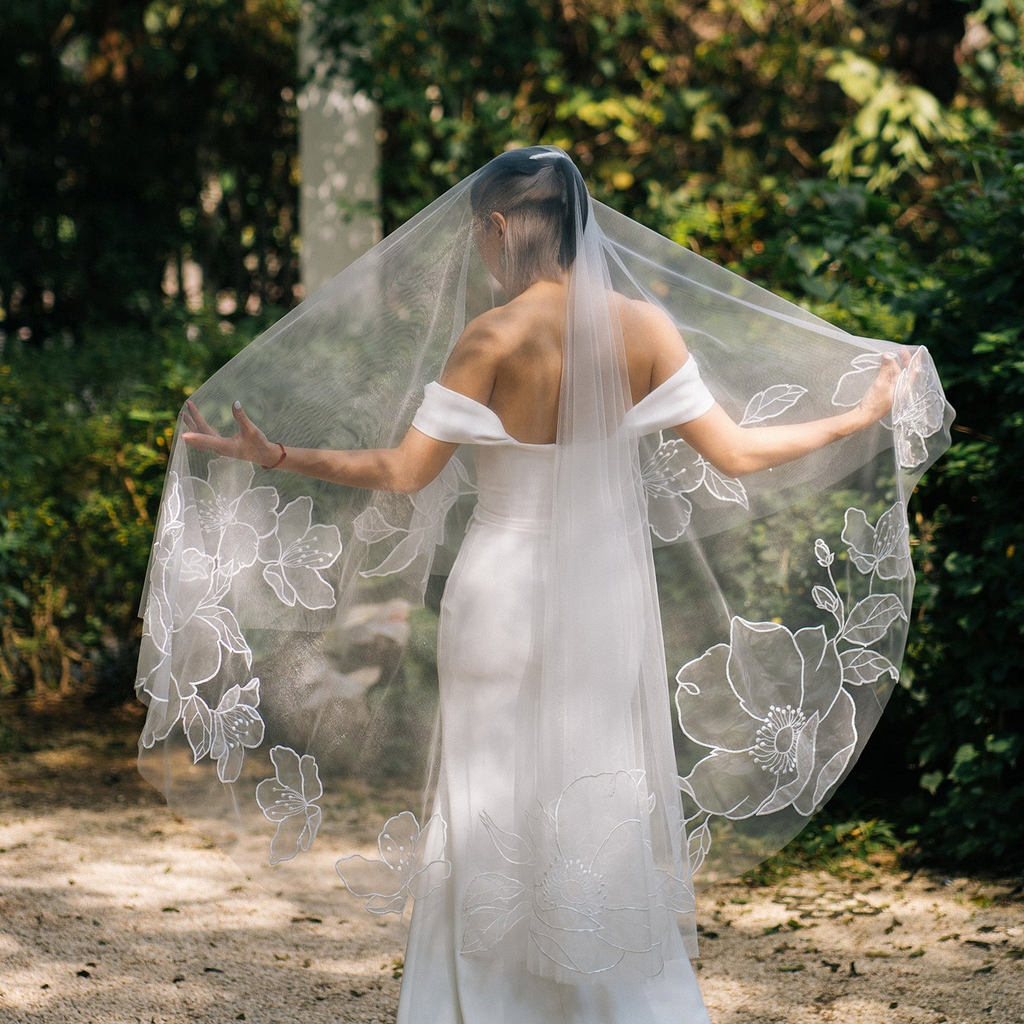 How to Choose the Perfect Cathedral Length Veil for Your Wedding Theme